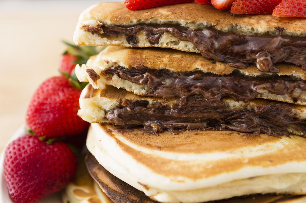 How to make nutella stuffed pancakes - B+C Guides