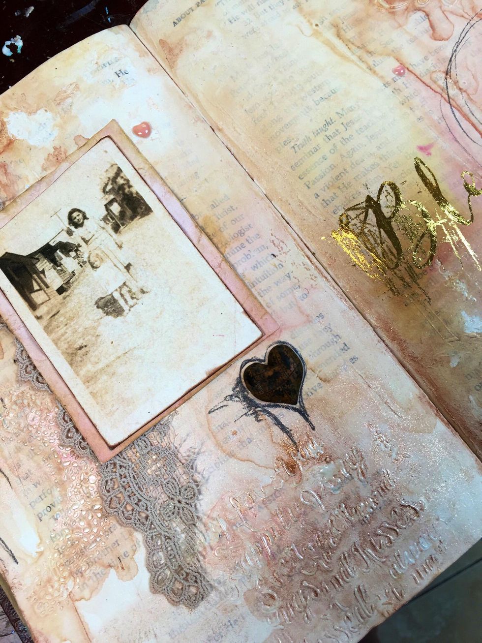 How to make a mixed media art journal entry - B+C Guides