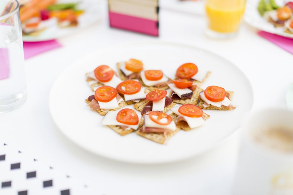 How to make a simple triscuit + prosciutto snack - B+C Guides