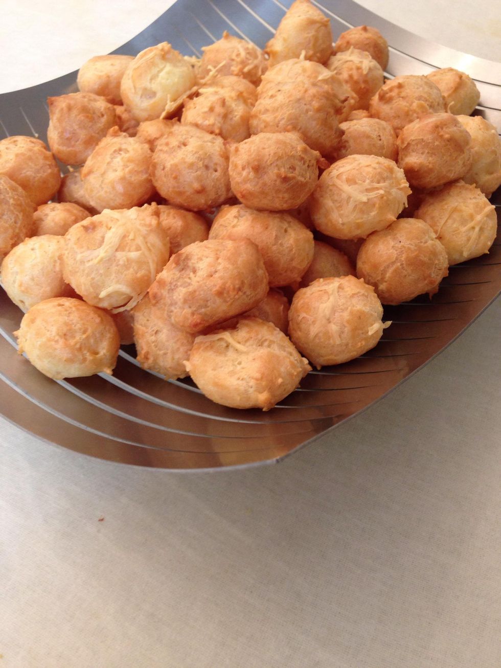 How to make mini cheese bread for cocktails - B+C Guides