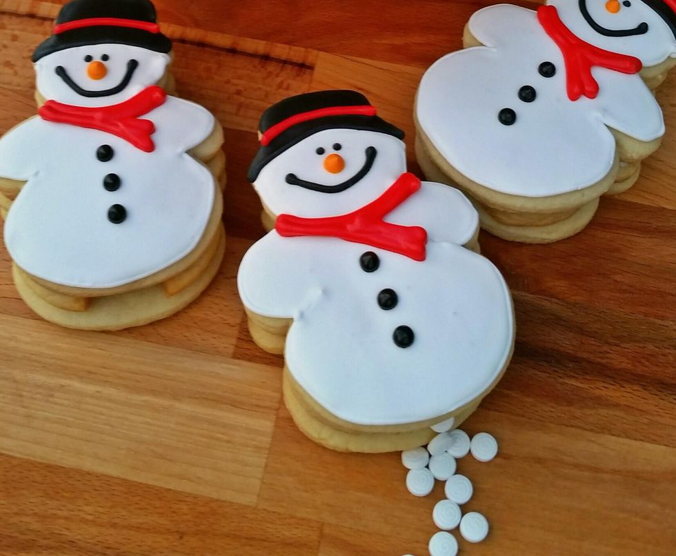 How to make snowball pooping snowmen cookies - B+C Guides