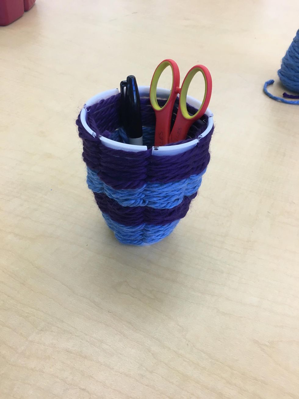 How to weave using a plastic cup - B+C Guides