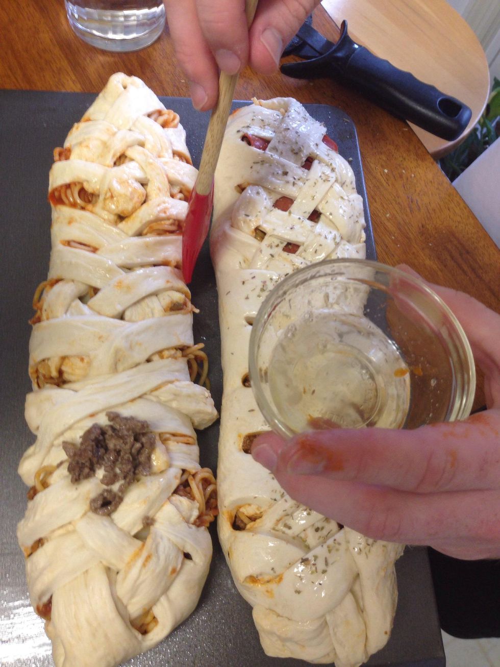 How to make baked braided cheesy spaghetti bread - B+C Guides