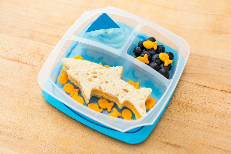 How to make a shark themed lunch for back to school - B+C Guides