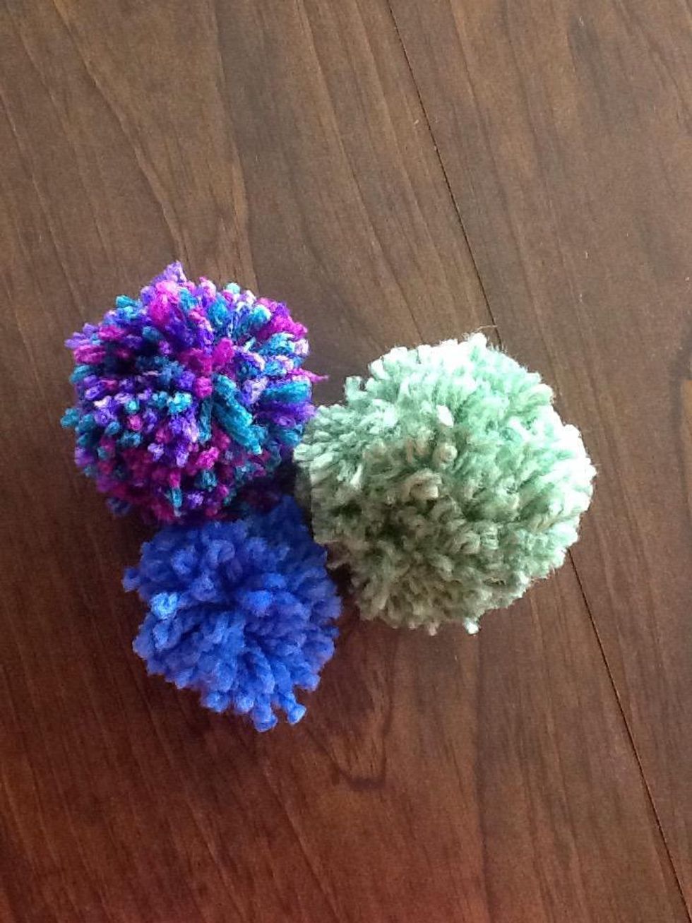 How to make a pom-pom - B+C Guides