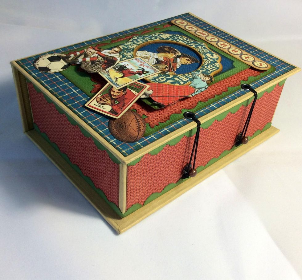 How to create an altered book box dominoes set - B+C Guides