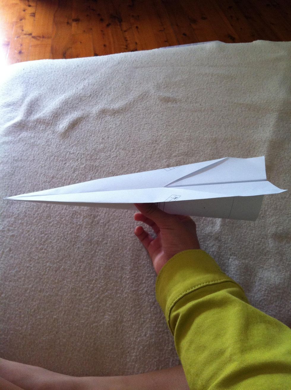 How to make the best and simplest paper airplane - B+C Guides