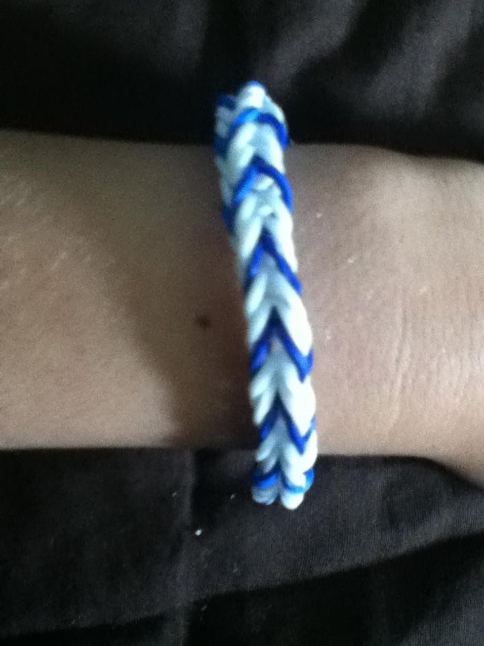 How to make a rainbow loom fish tail - B+C Guides