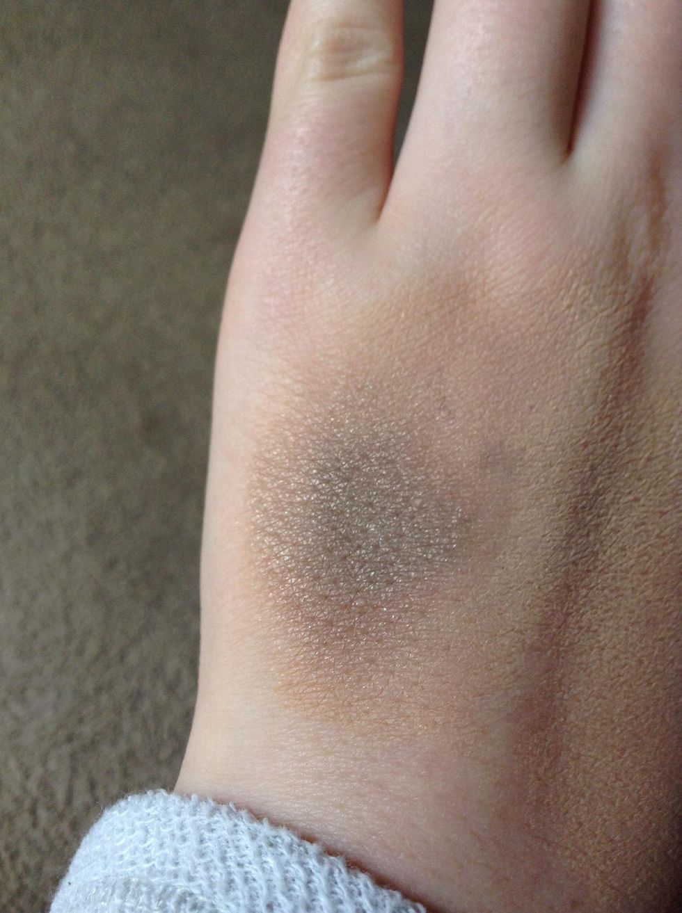 How to create a fake bruise using eyeshadow - B+C Guides