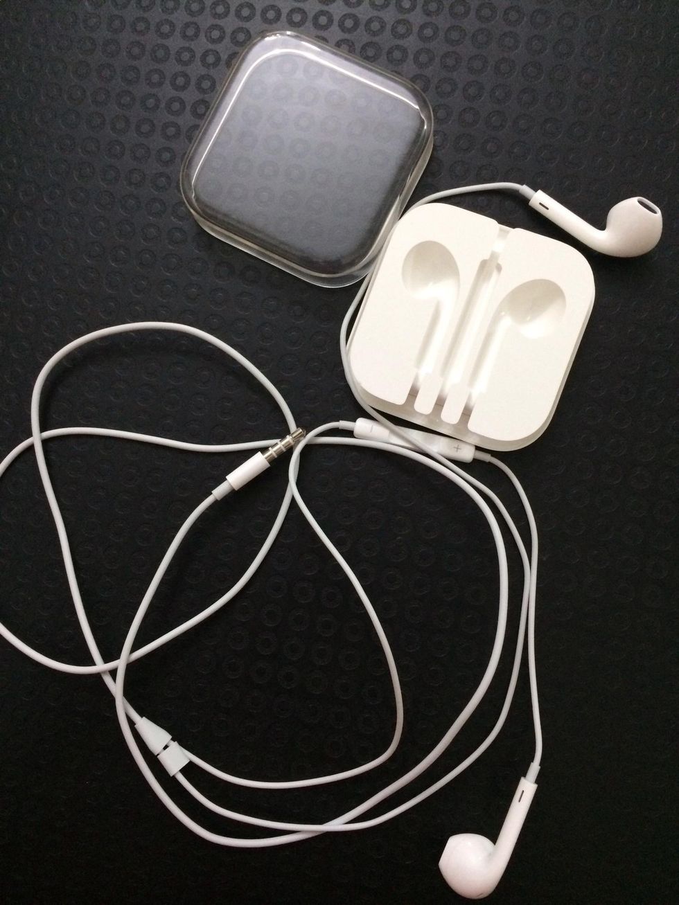 How to re-pack your apple earpods back in its case - B+C Guides
