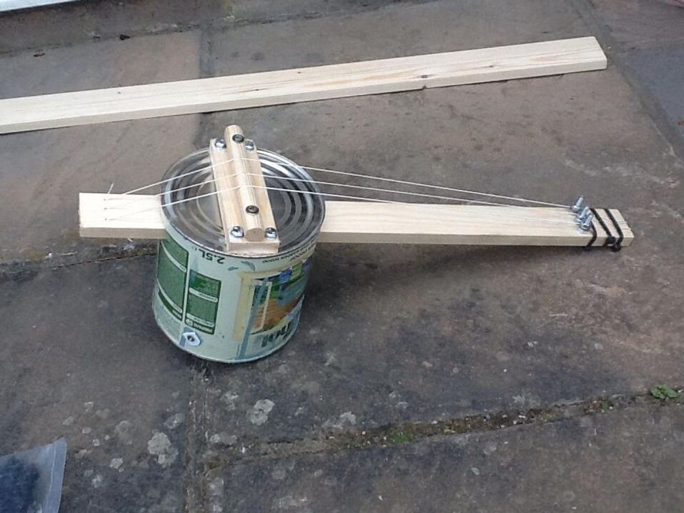 How to create your own recycled guitar - B+C Guides