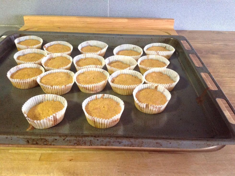 How to baka morotsmuffins bake carrot muffins - B+C Guides