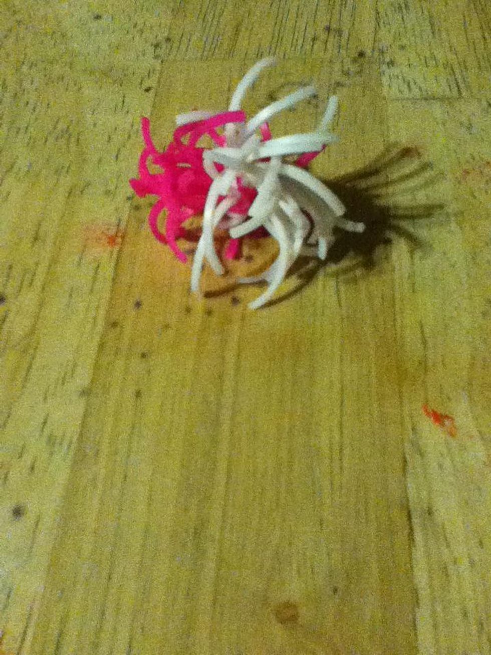 How to make a squishy poof ball on the rainbow loom - B+C Guides