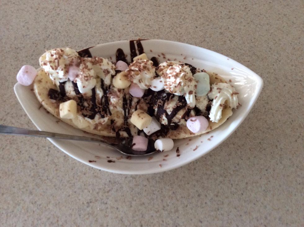 How to make a banana split 🍌 - B+C Guides