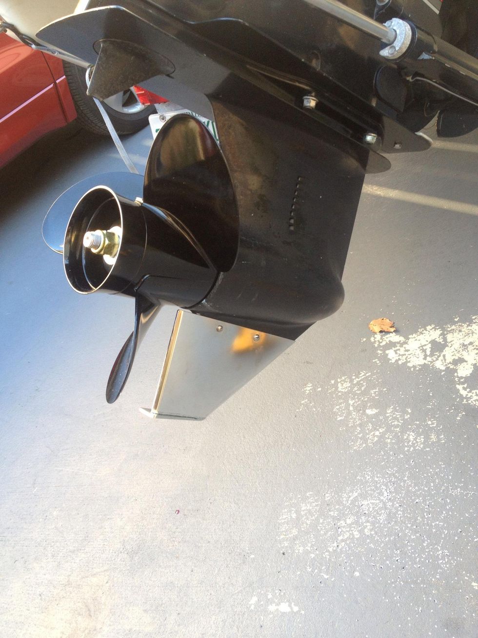 How to replace a propeller and install a skeg guard - B+C Guides