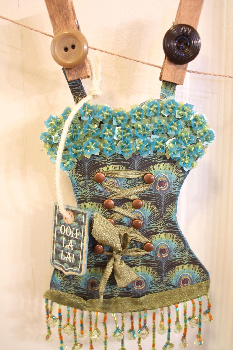 How to make a xyron/graphic 45 couture corset banner - B+C Guides