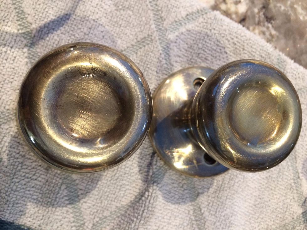 How to antique shiny brass door knobs - B+C Guides