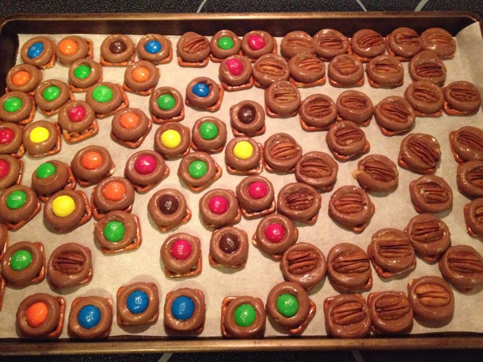 How to make rolo pretzel delights - B+C Guides