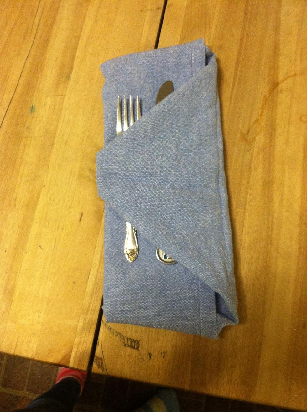 How to make an envelope napkin silverware holder - B+C Guides