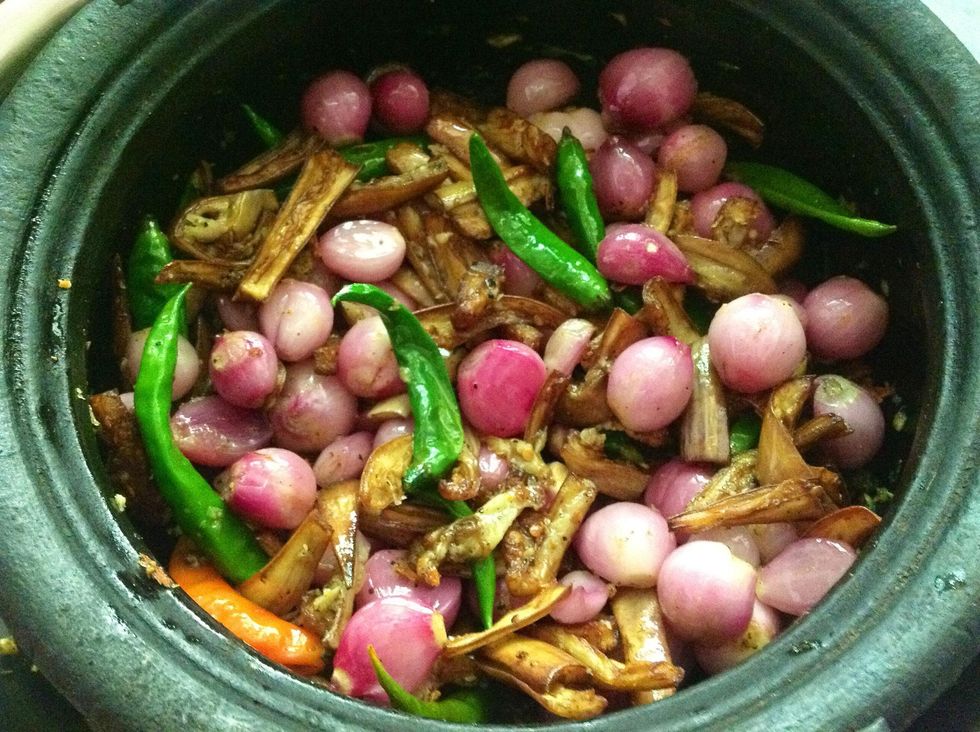 How to cook sri lankan eggplant moju (pickle) recipe - B+C Guides