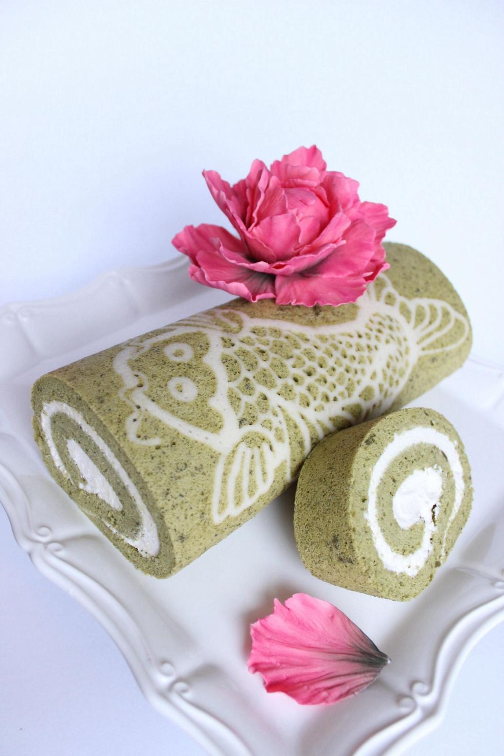 How to make a decorated matcha (green tea) cake roll - B+C Guides