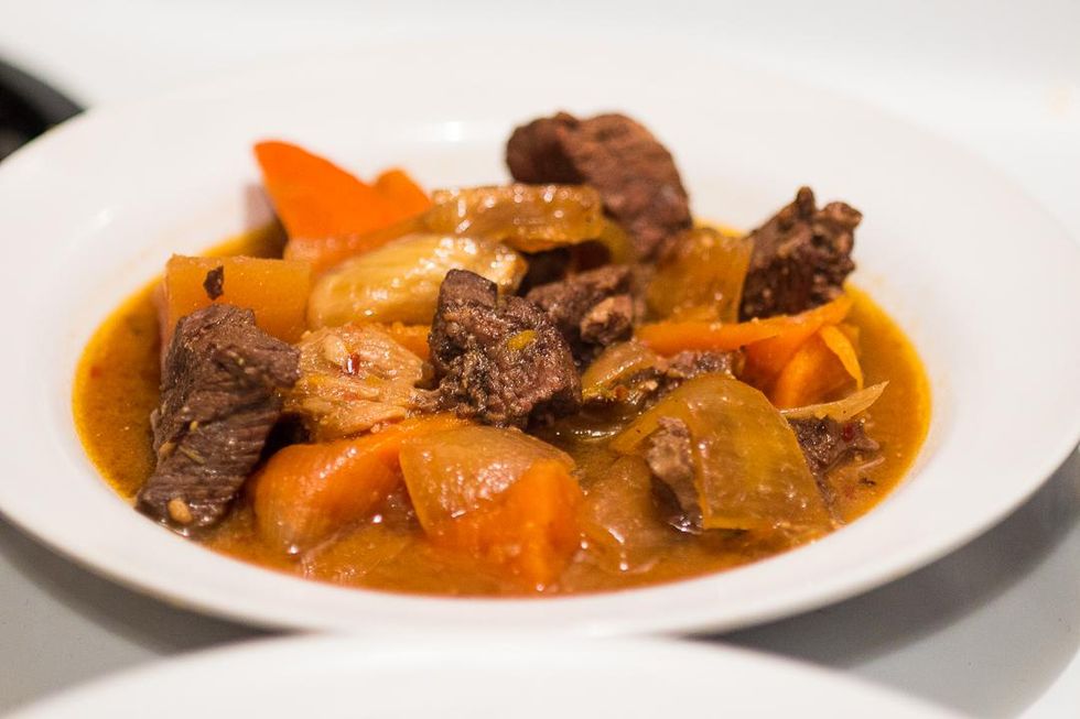 How to cook chili miso beef stew in a slow cooker - B+C Guides