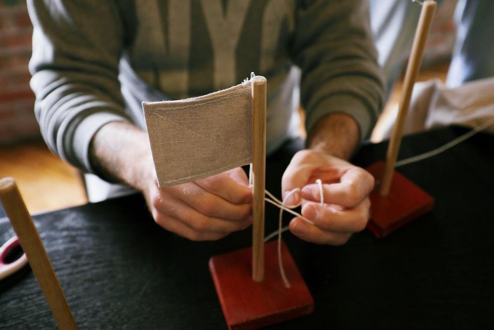 How to make busy flags for your office - B+C Guides