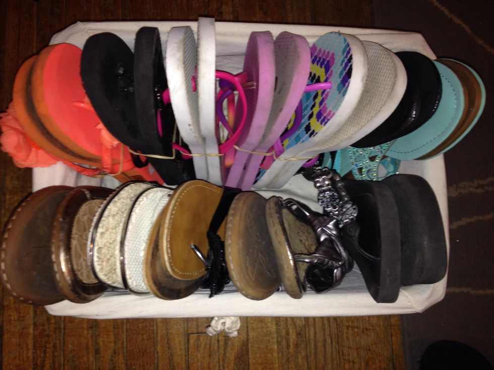 How to store/organize flip flops easily - B+C Guides