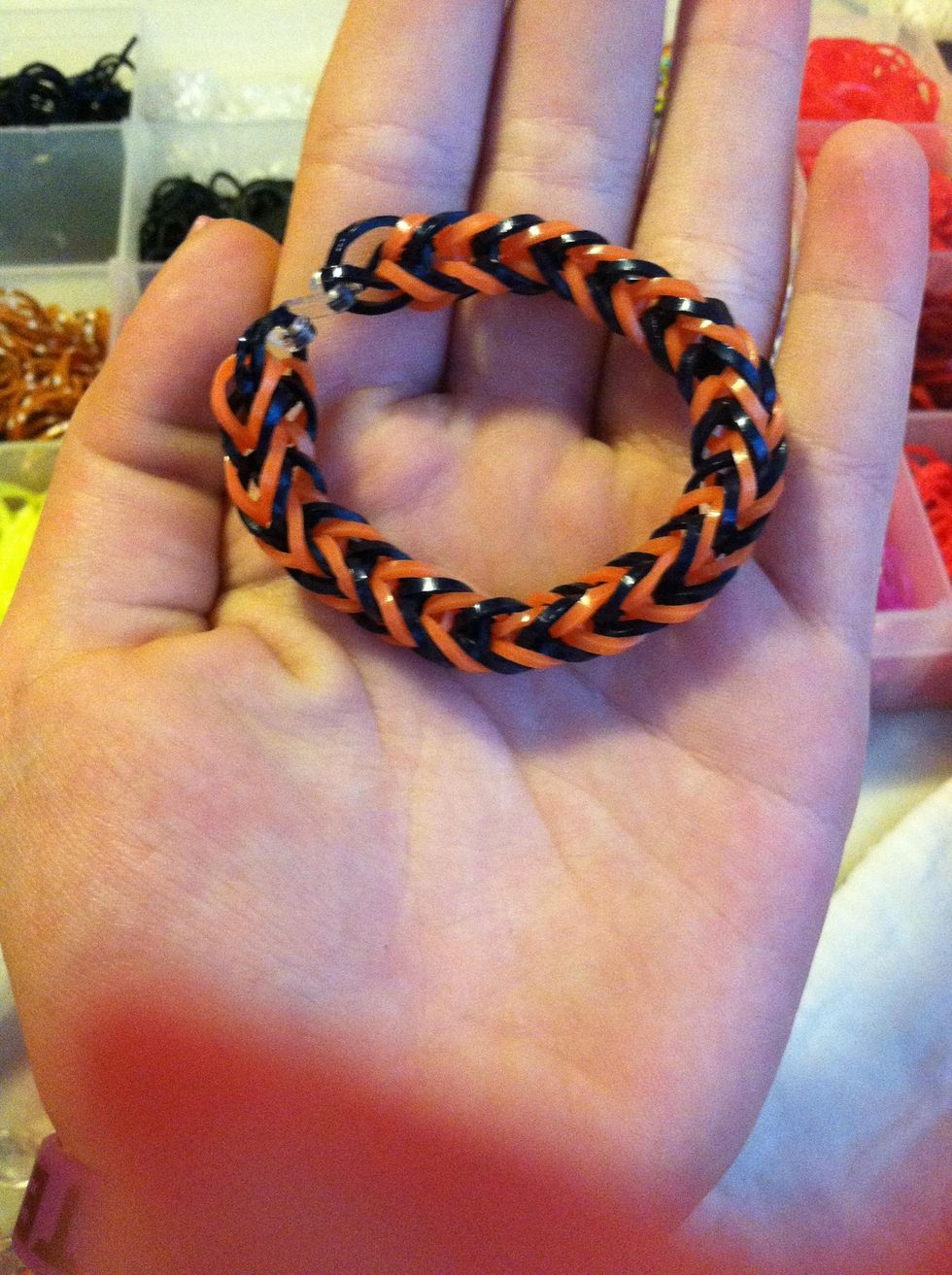 How to make fishtail rainbow loom - B+C Guides