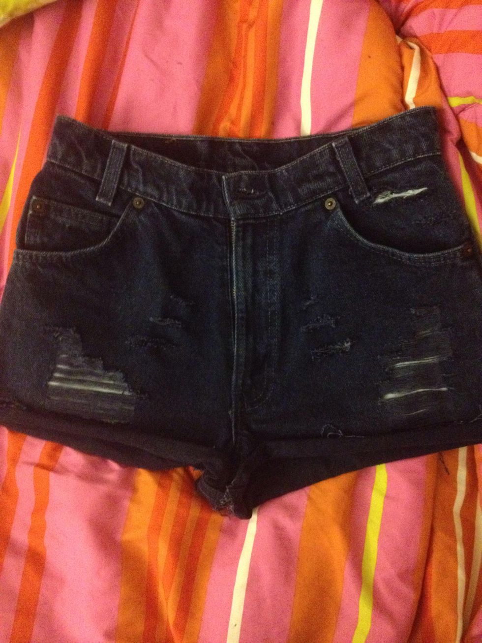 How to create stringy distressed denim! - B+C Guides