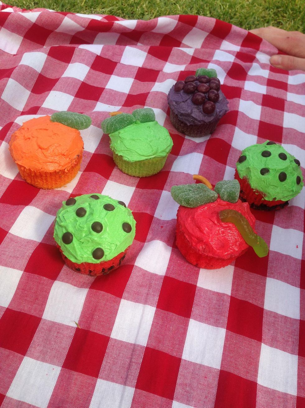 How to decorate fruit-themed cupcakes - B+C Guides