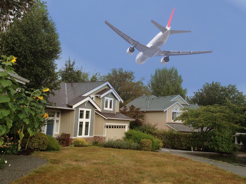 How to create an surreal airplane fly-by photo - B+C Guides