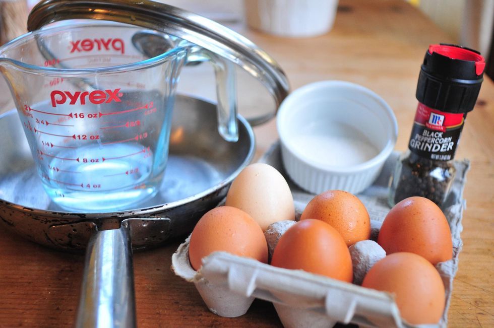 How to make perfect over-easy (basted) eggs in 30 seconds - B+C Guides