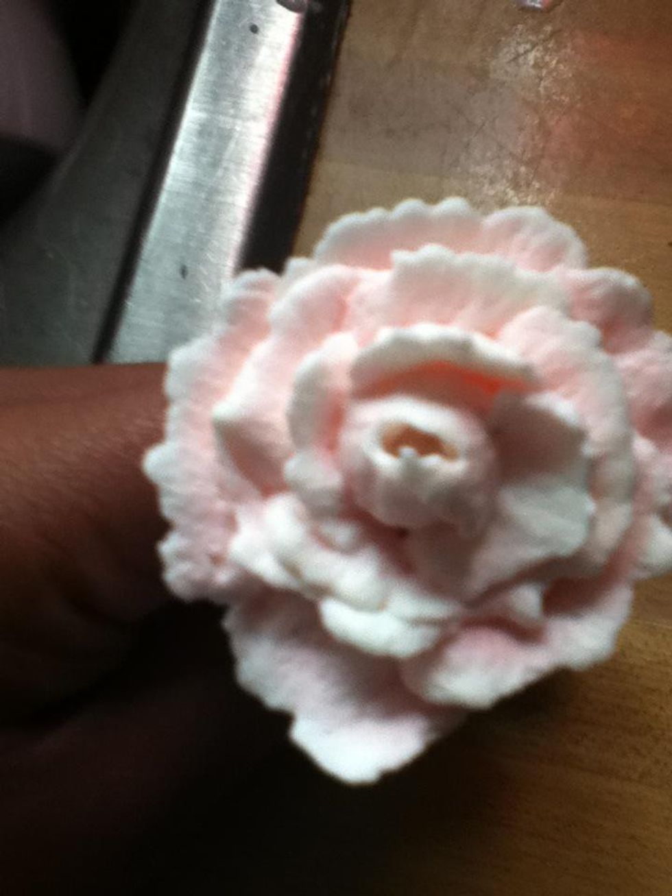 How to pipe roses - B+C Guides