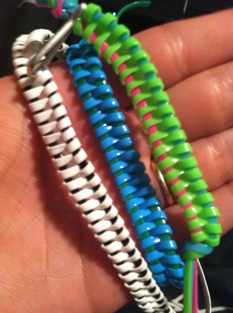 How to make a zipper lanyard keychain - B+C Guides