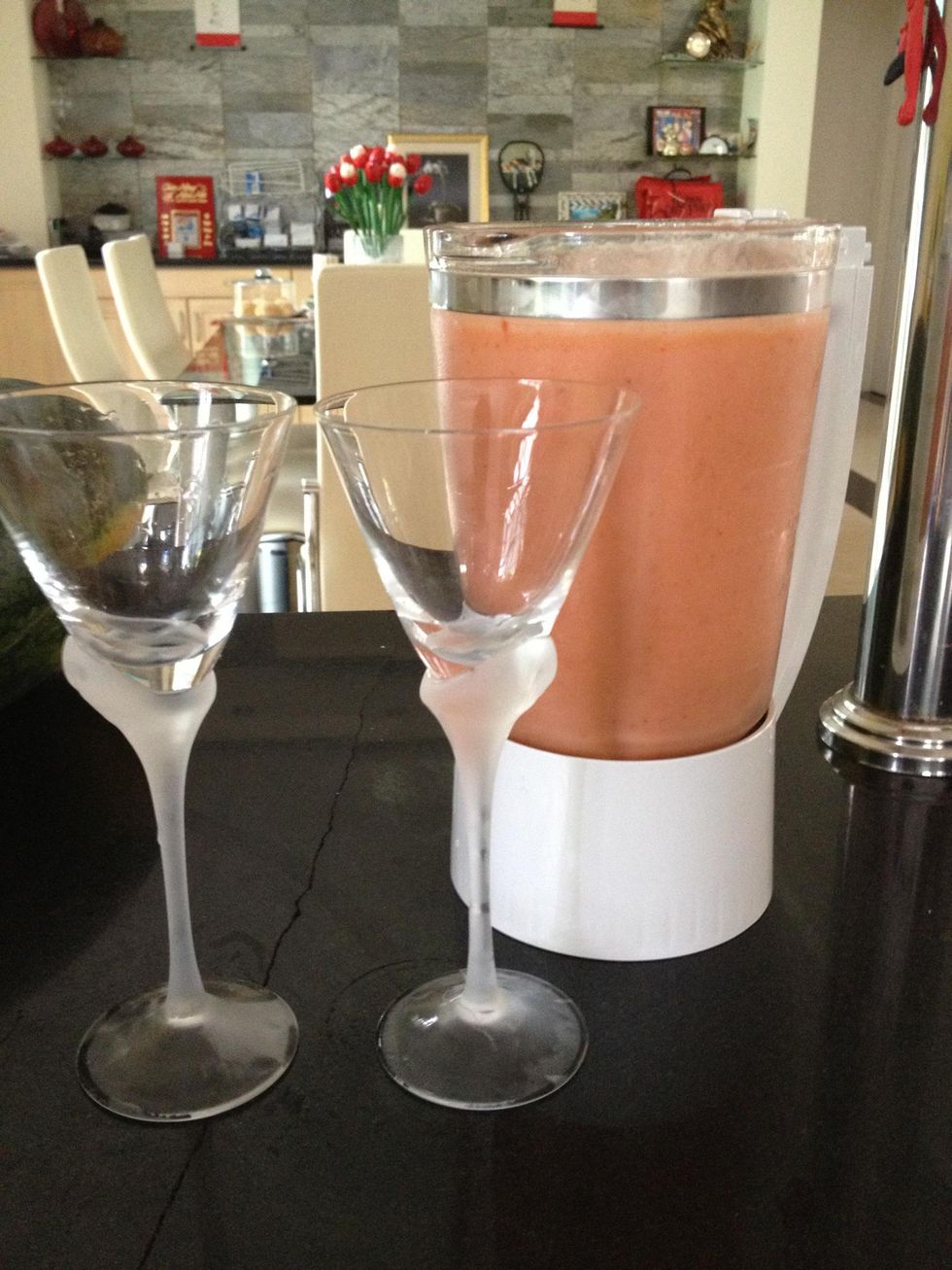 How to make an icy tropical smoothie - B+C Guides