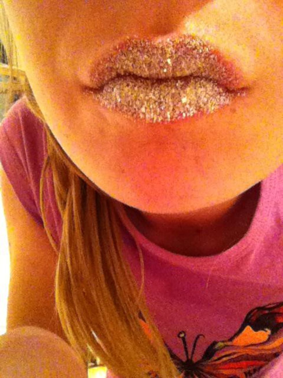 How to make glitter lips - B+C Guides
