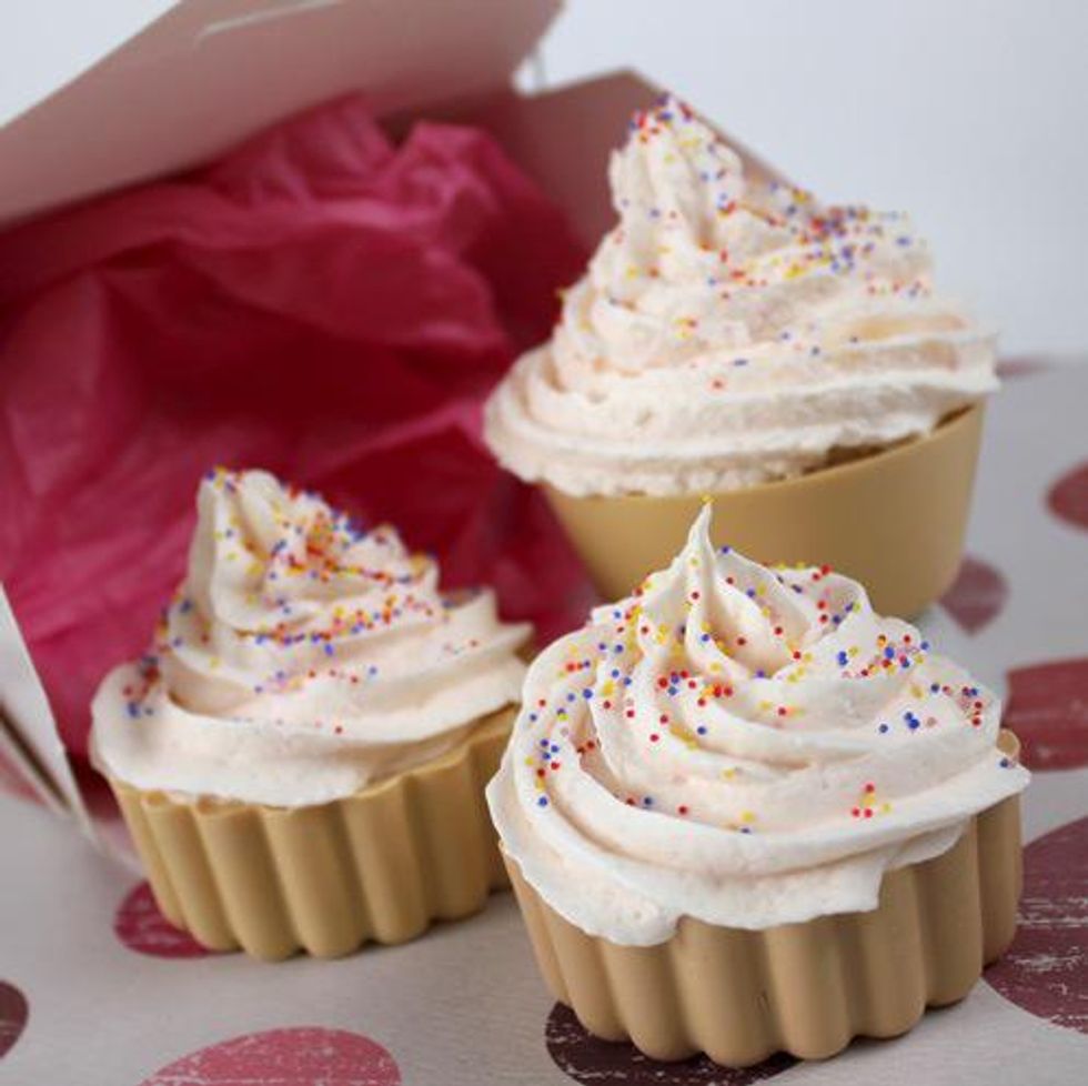 How to create foaming bath whip frosting - B+C Guides