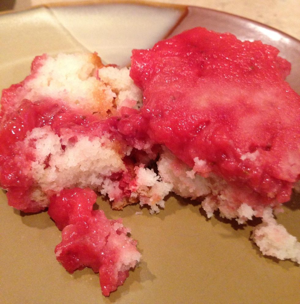 How to bake strawberry marshmallow cake - B+C Guides