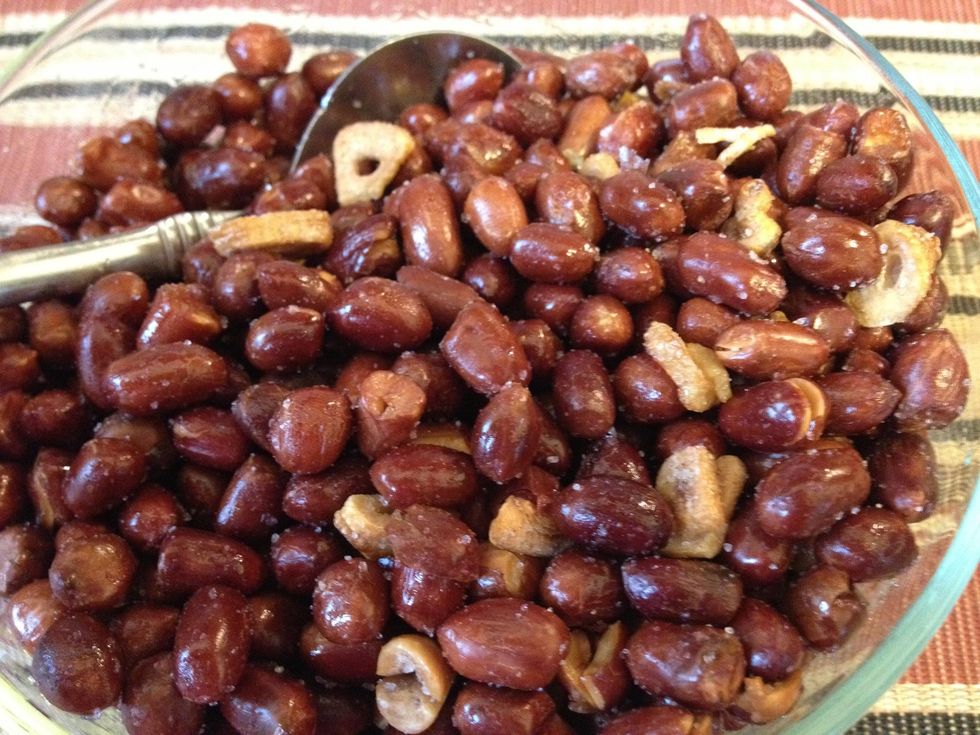 How to cook garlic peanuts - B+C Guides