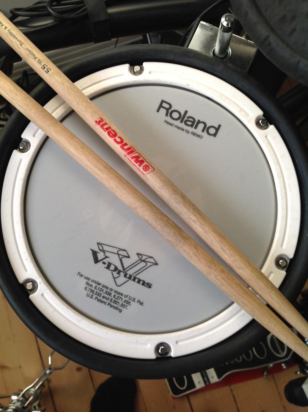 How to play a basic drum rythm - B+C Guides