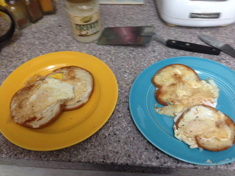 How to cook sunny side up bagel - B+C Guides