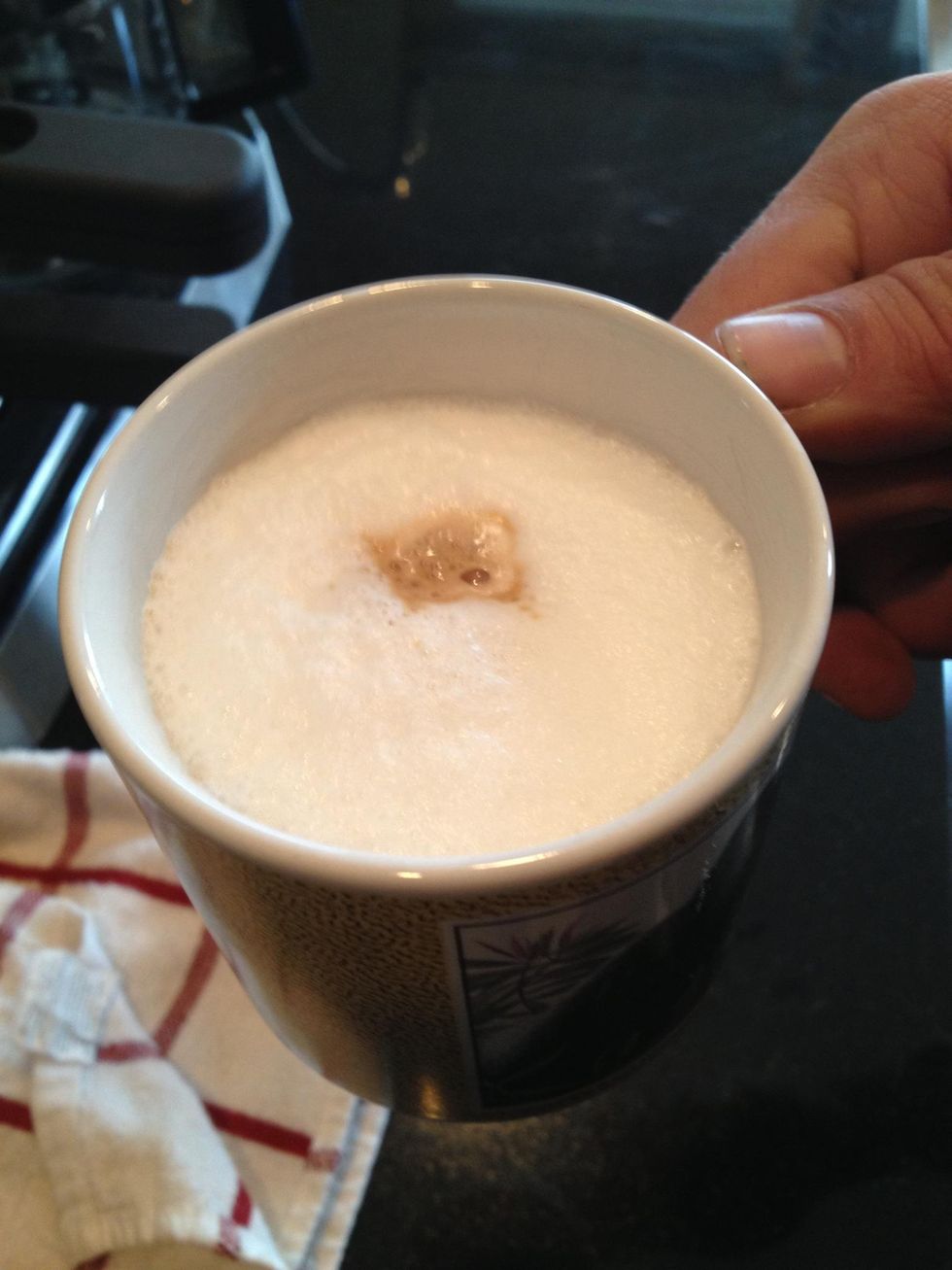 How to make a latte - B+C Guides