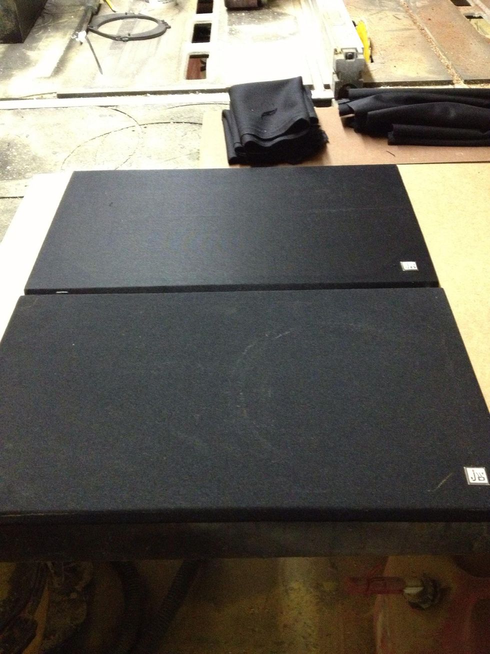 How to re-upholster a speaker box screen. - B+C Guides
