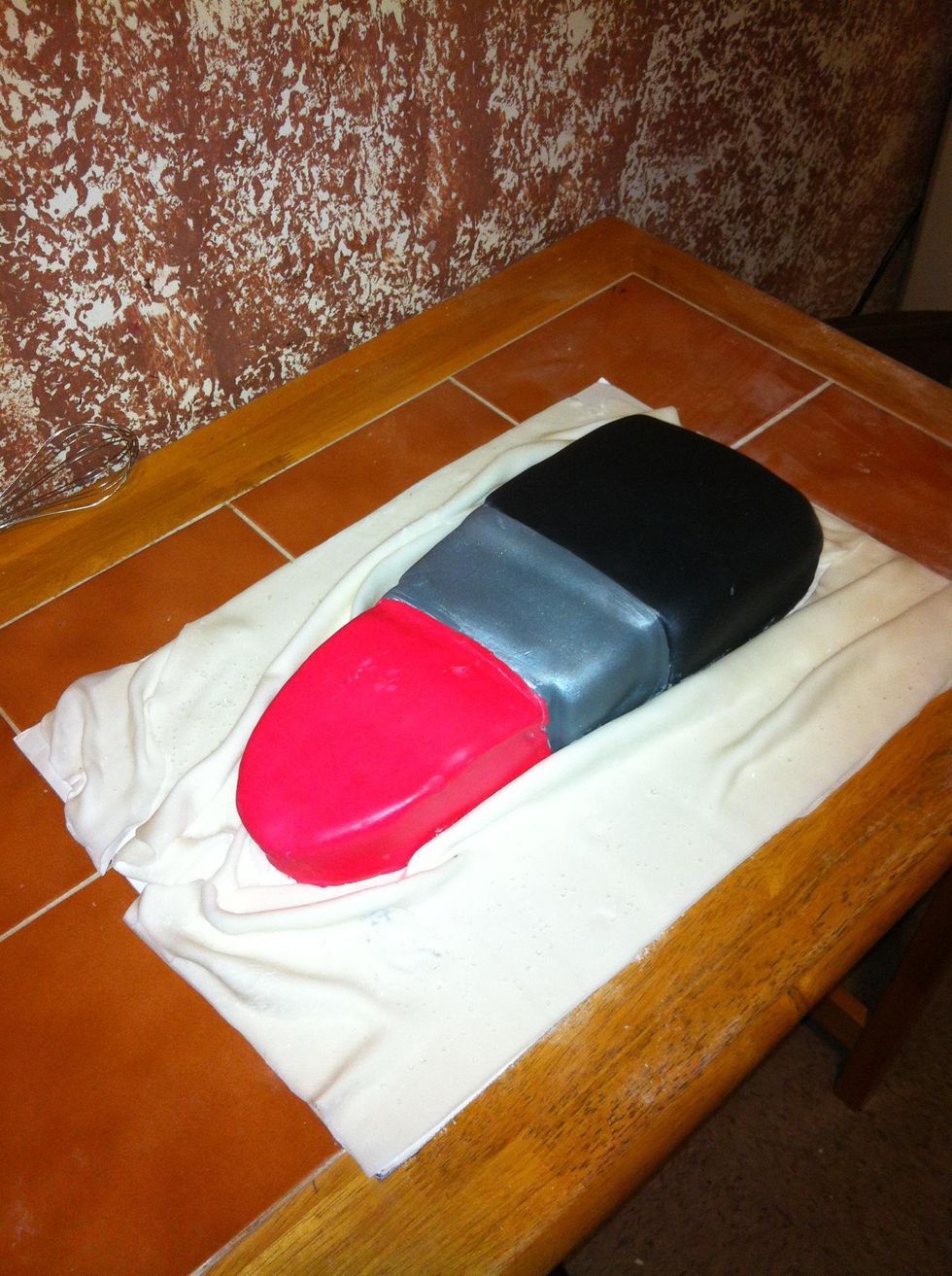 How to create a lipstick cake - B+C Guides