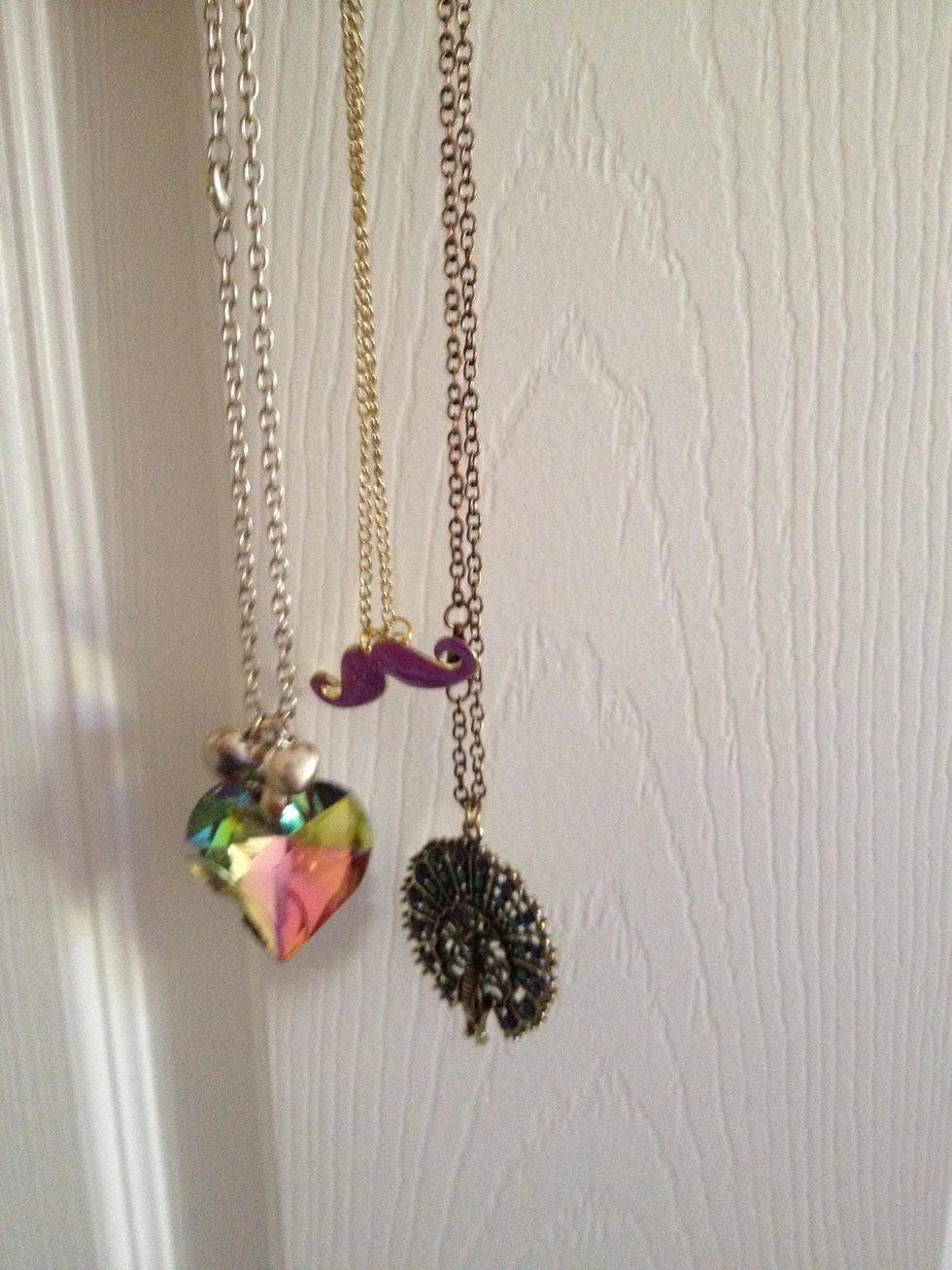 How to store long necklaces - B+C Guides