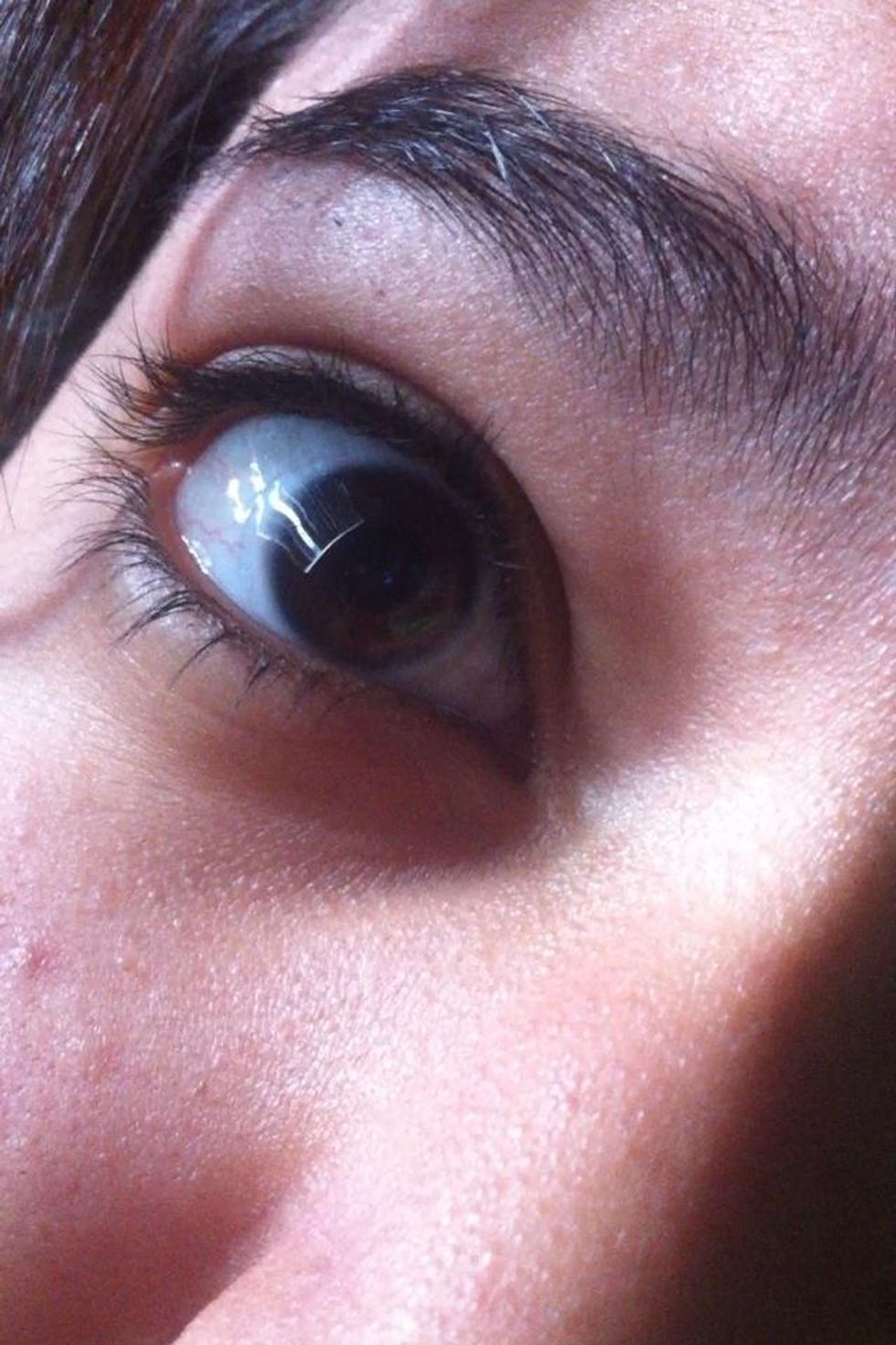 How to putting on contacts for beginners - B+C Guides