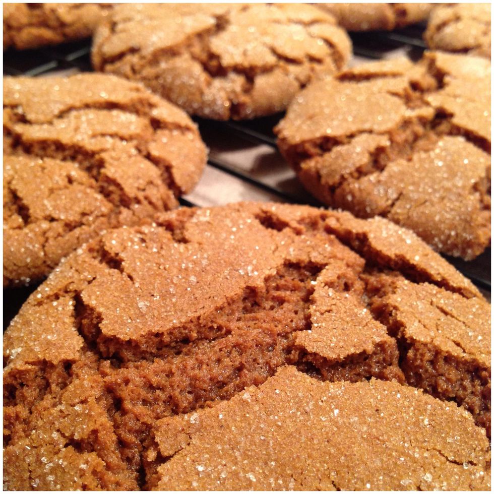 How to bake crackle top ginger snaps - B+C Guides
