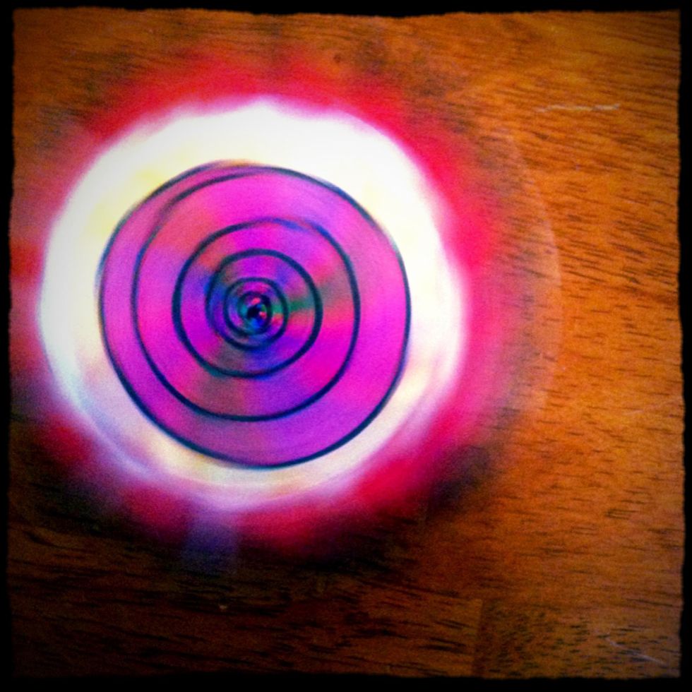 How to make an easy paper plate spinner - B+C Guides