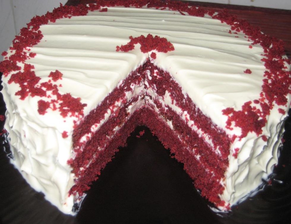 How to make a luscious red velvet cake with frosting - B+C Guides